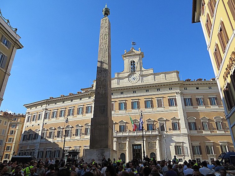 800px-Piazza_di_Monte_Citorio_-_Palazzo_Montecitorio_-_panoramio ...