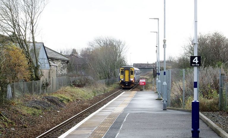 Kilmaurs_railway_station,_train_from_Kilmarnock,_East_Ayrshire ...